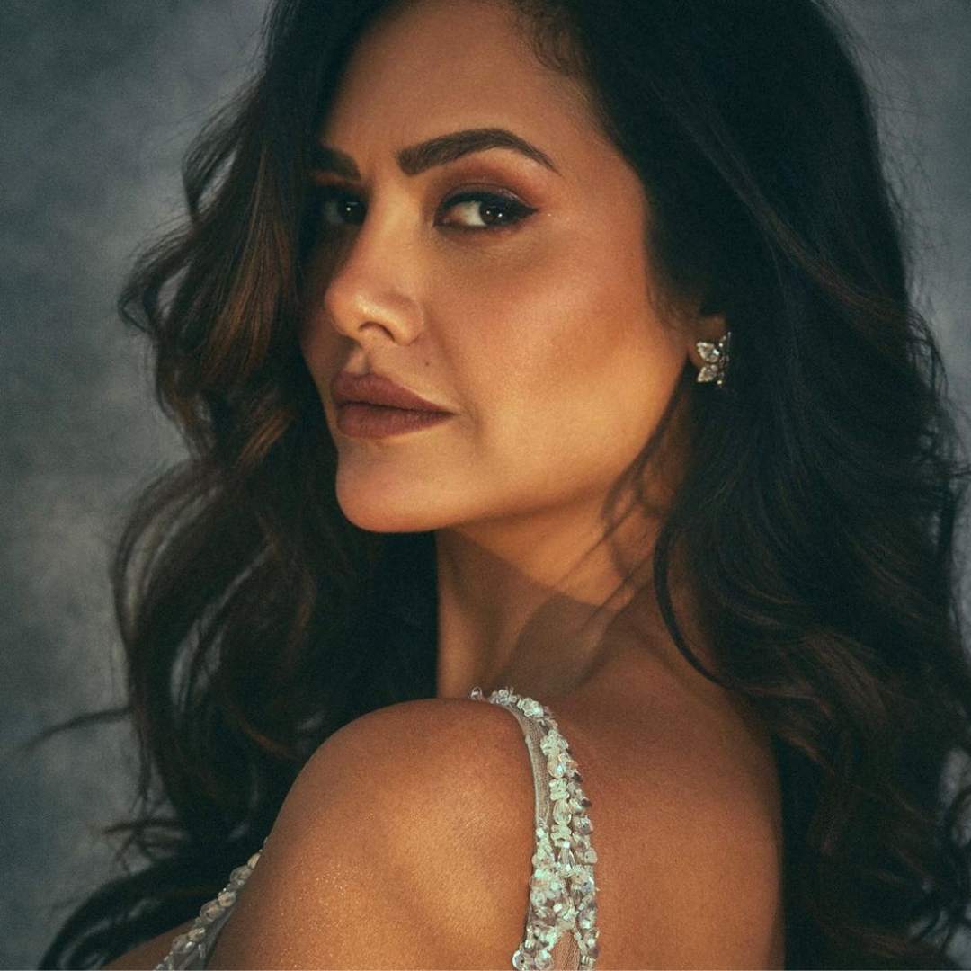 Esha Gupta's Glamorous Look: A Glamorous Affair That Graces The Internet